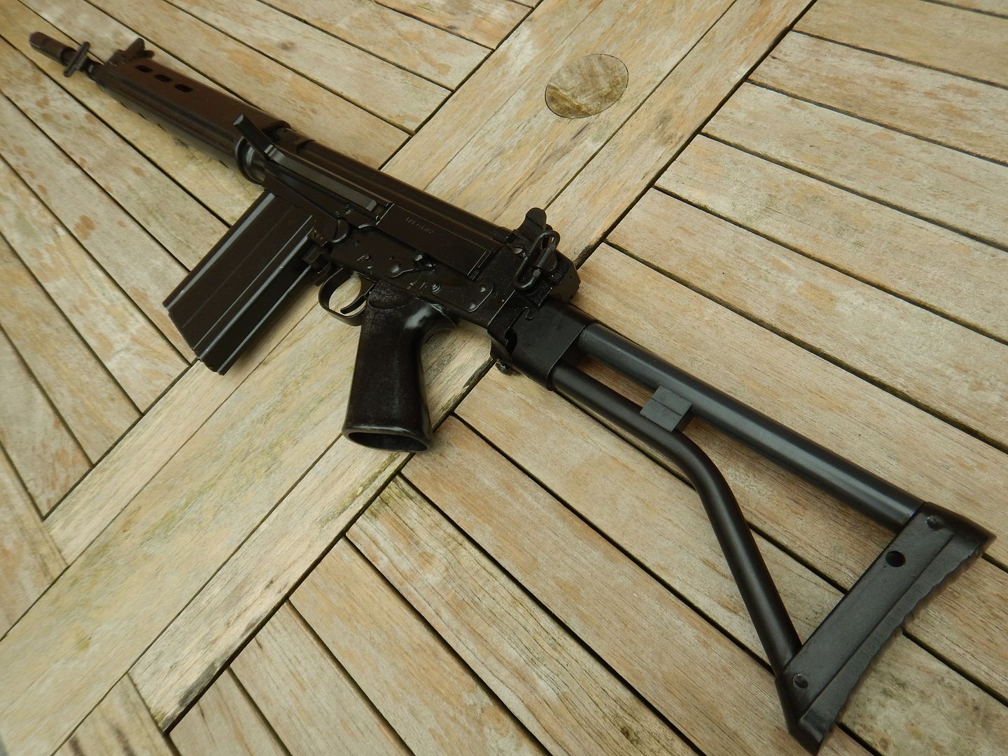 The FN FAL para that never reached the USA... - The FAL Files