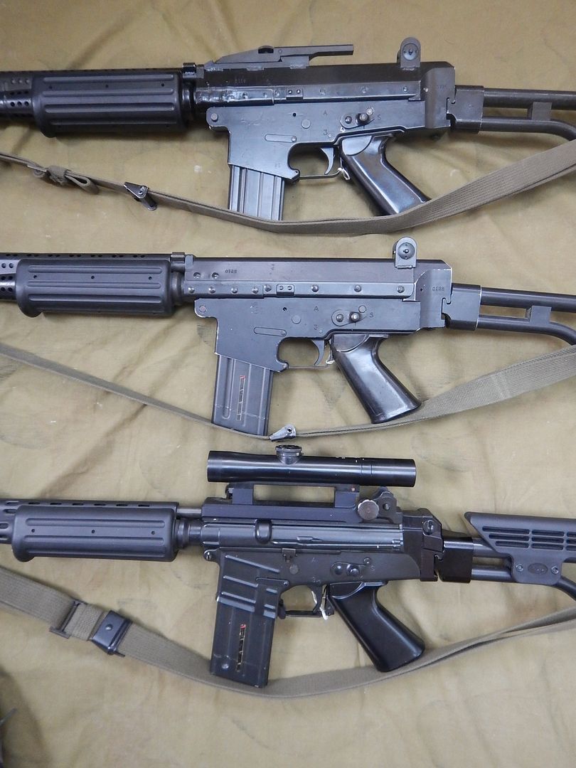 Interesting study: Belgian ArmyFN FNC battle rifle, accessoiries ...