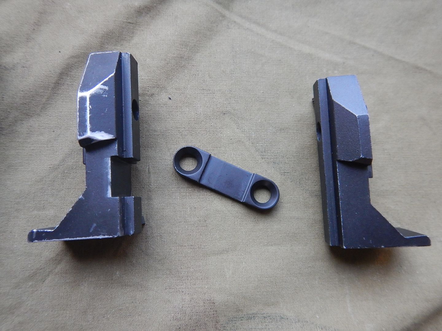 Interesting study: Belgian ArmyFN FNC battle rifle, accessoiries ...