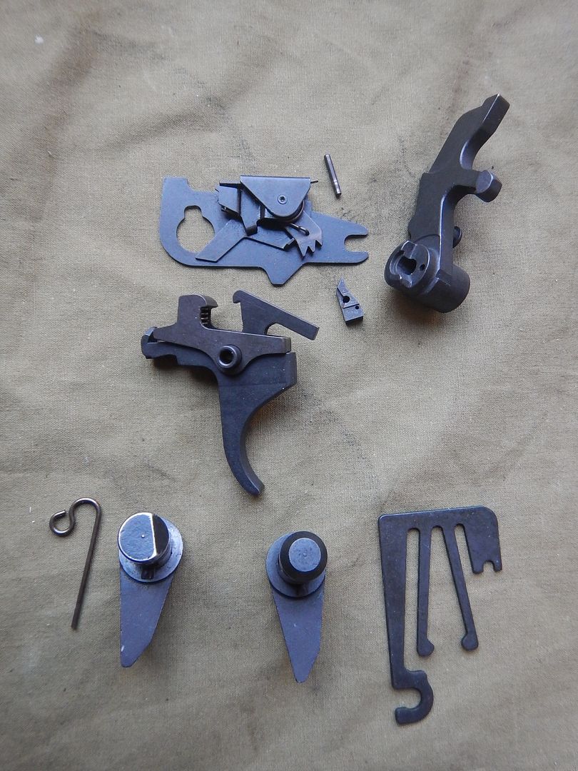 Interesting study: Belgian ArmyFN FNC battle rifle, accessoiries ...