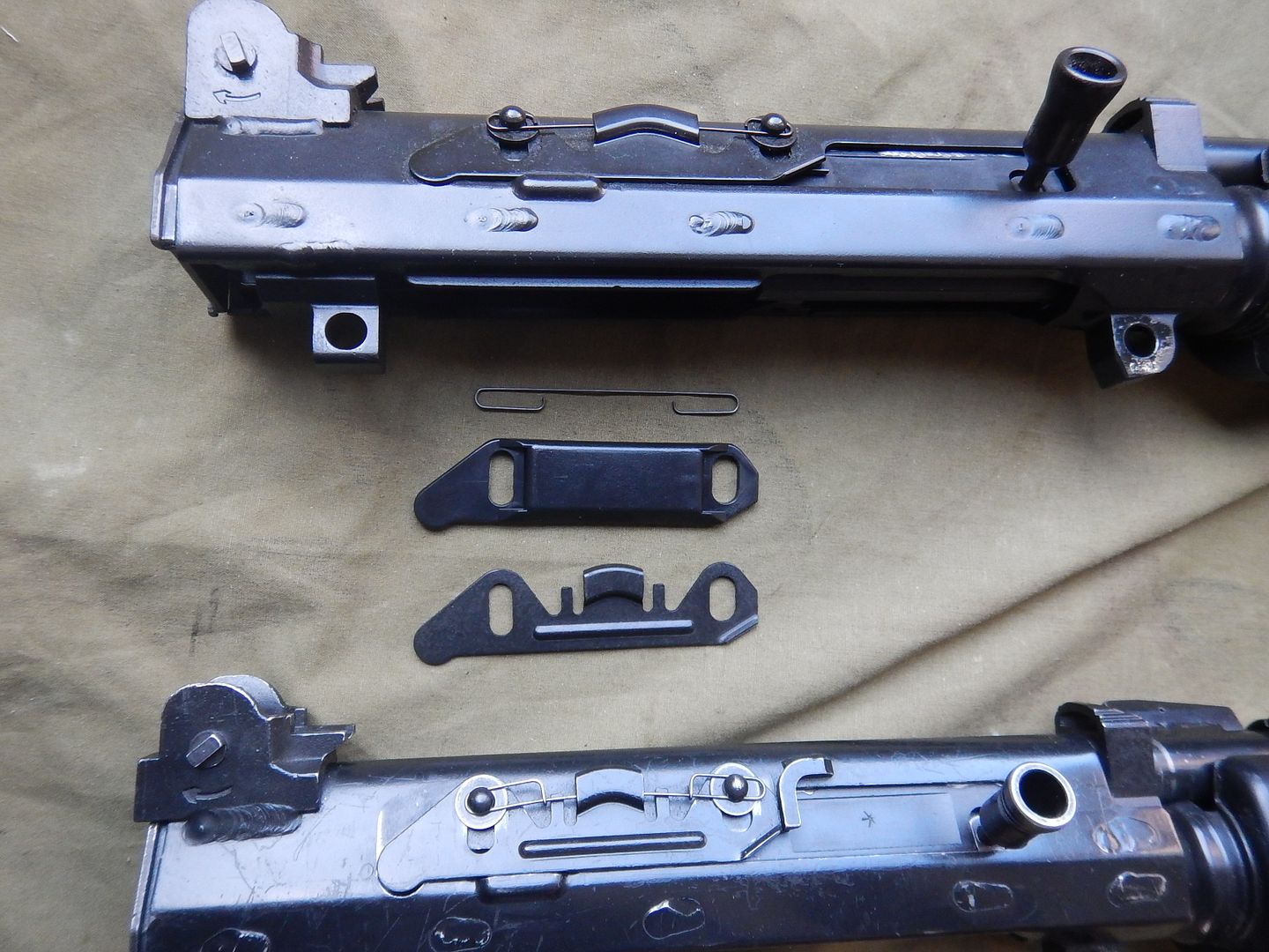 Interesting study: Belgian ArmyFN FNC battle rifle, accessoiries ...