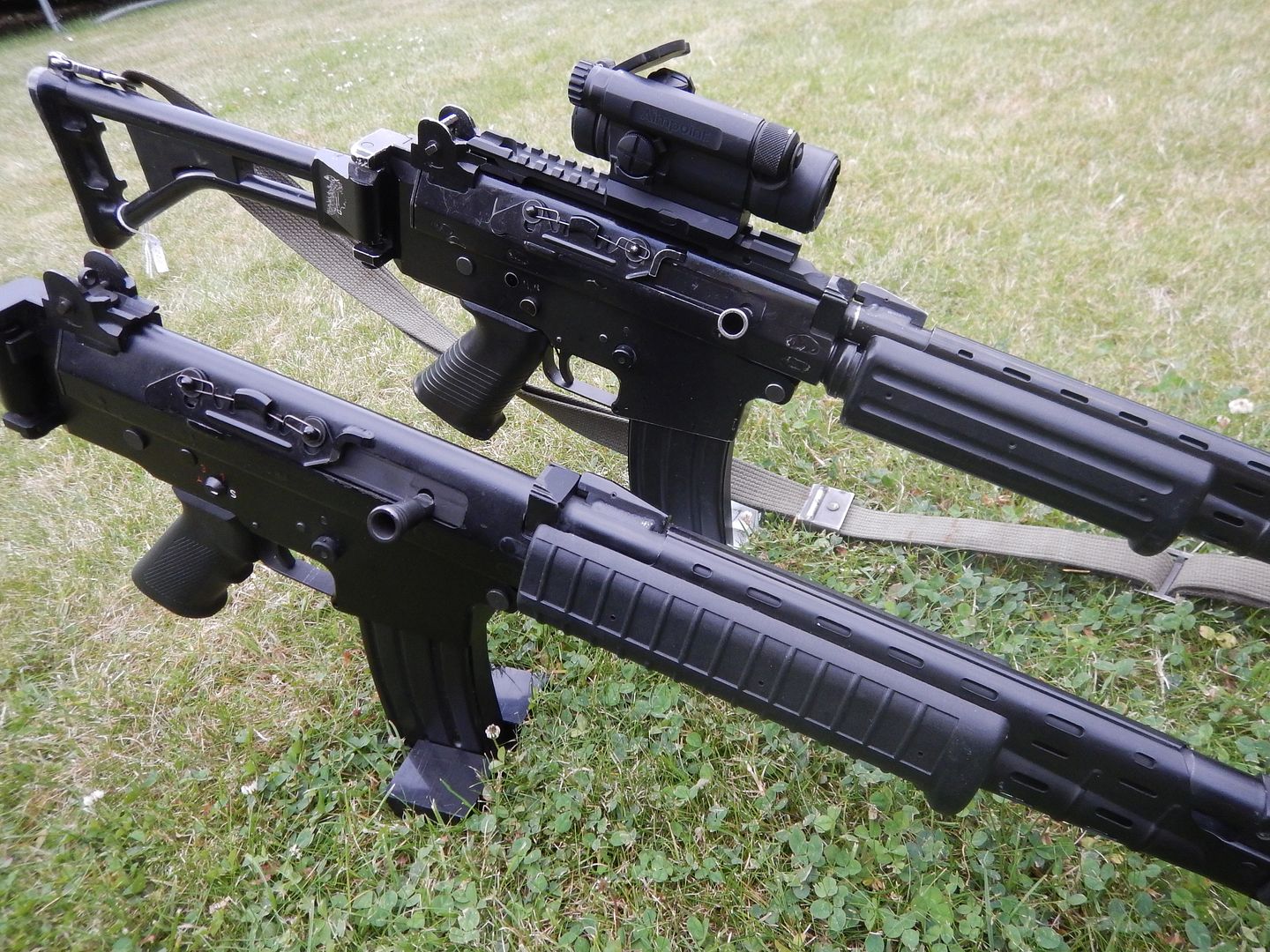 To the range FN FNC versus Pindad SS1 (Indonesian FNC) - The FAL Files