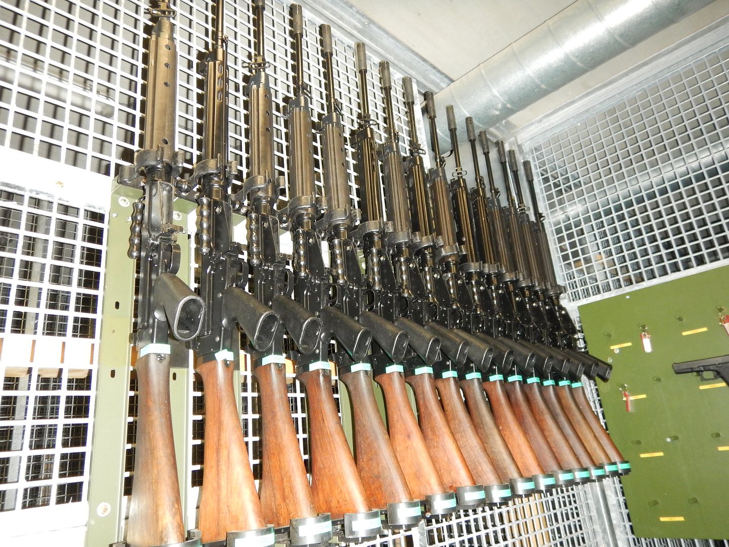 The Dutch fire the FN FAL for the last time (Worth a read) > General ...